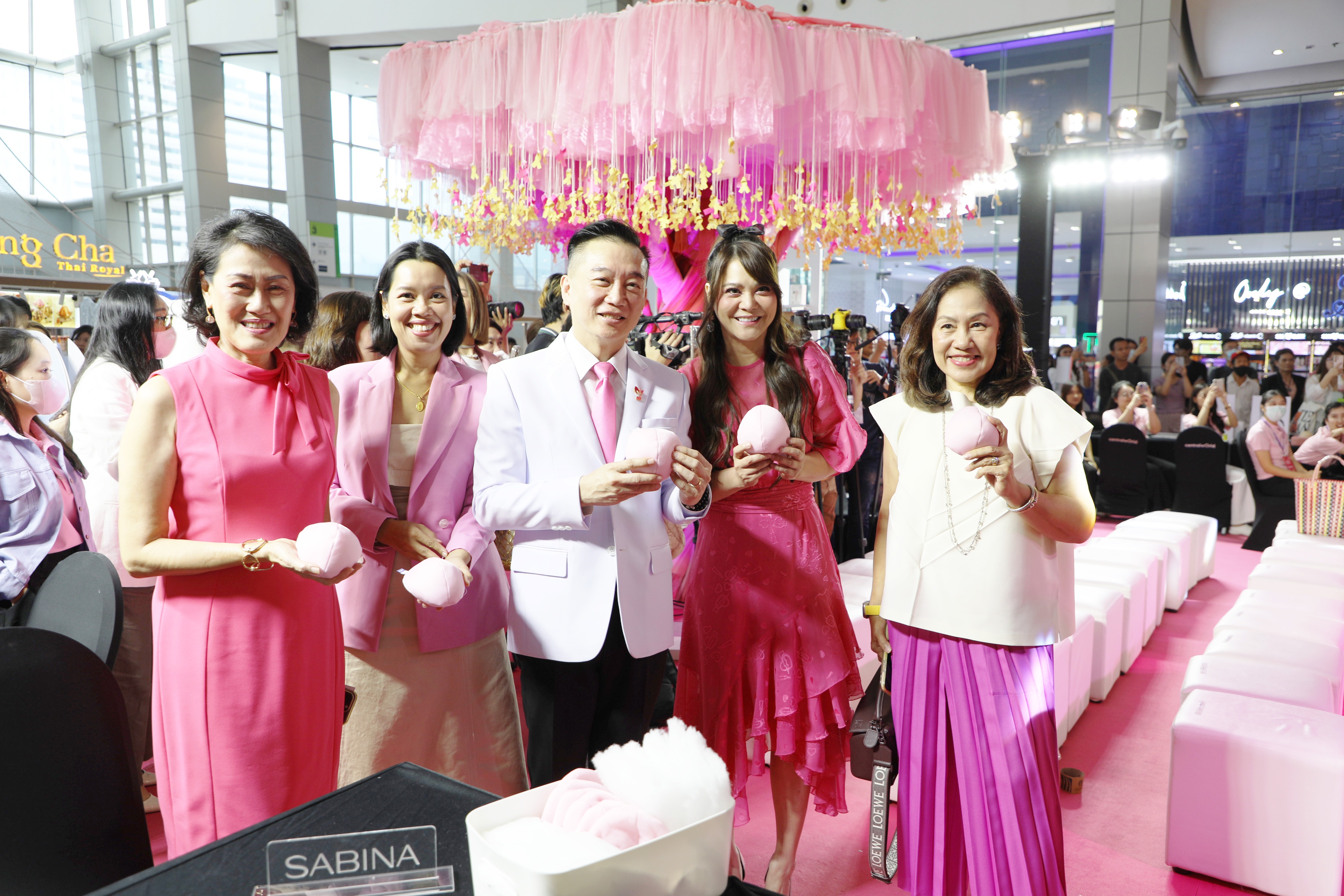 SABINA ออกบูธร่วมงานโครงการ “Central Group Women Cancer”